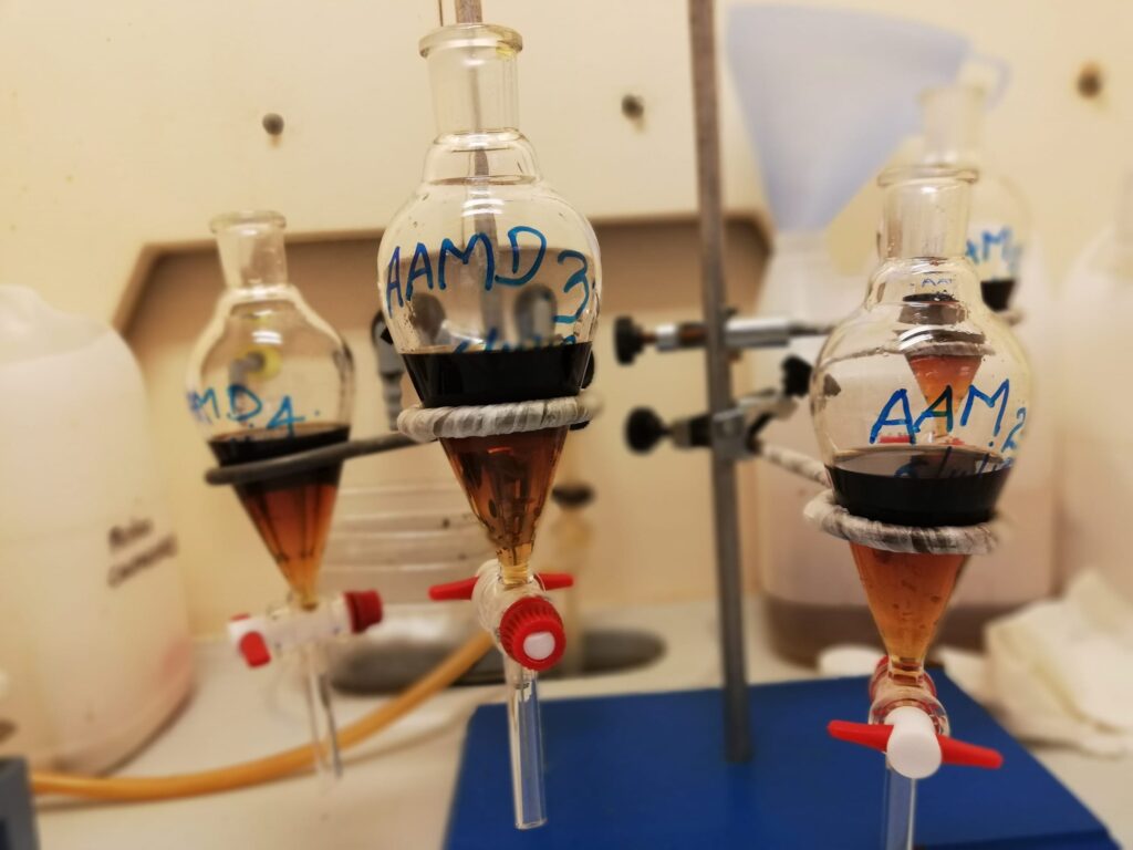 روش DIBK طلا-آنالیز شیمیایی کانسارهای طلا-خدمات آزمایشگاهی طلا